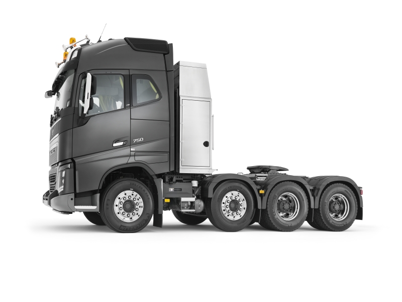 Volvo Trucks introduceert de Volvo FH met heavy duty bumper - Alex Miedema