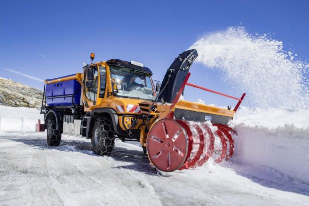 De nieuwe Unimog is klaar voor de winter - Alex Miedema