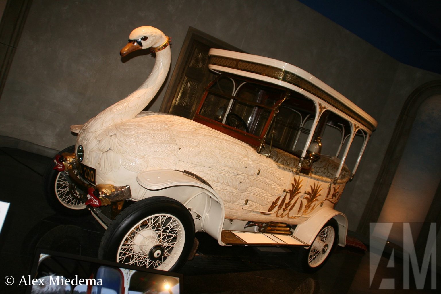 Brooke Swan Car bij Louwman - Alex Miedema