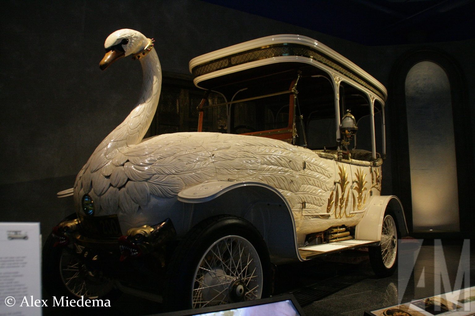 Brooke Swan Car bij Louwman - Alex Miedema