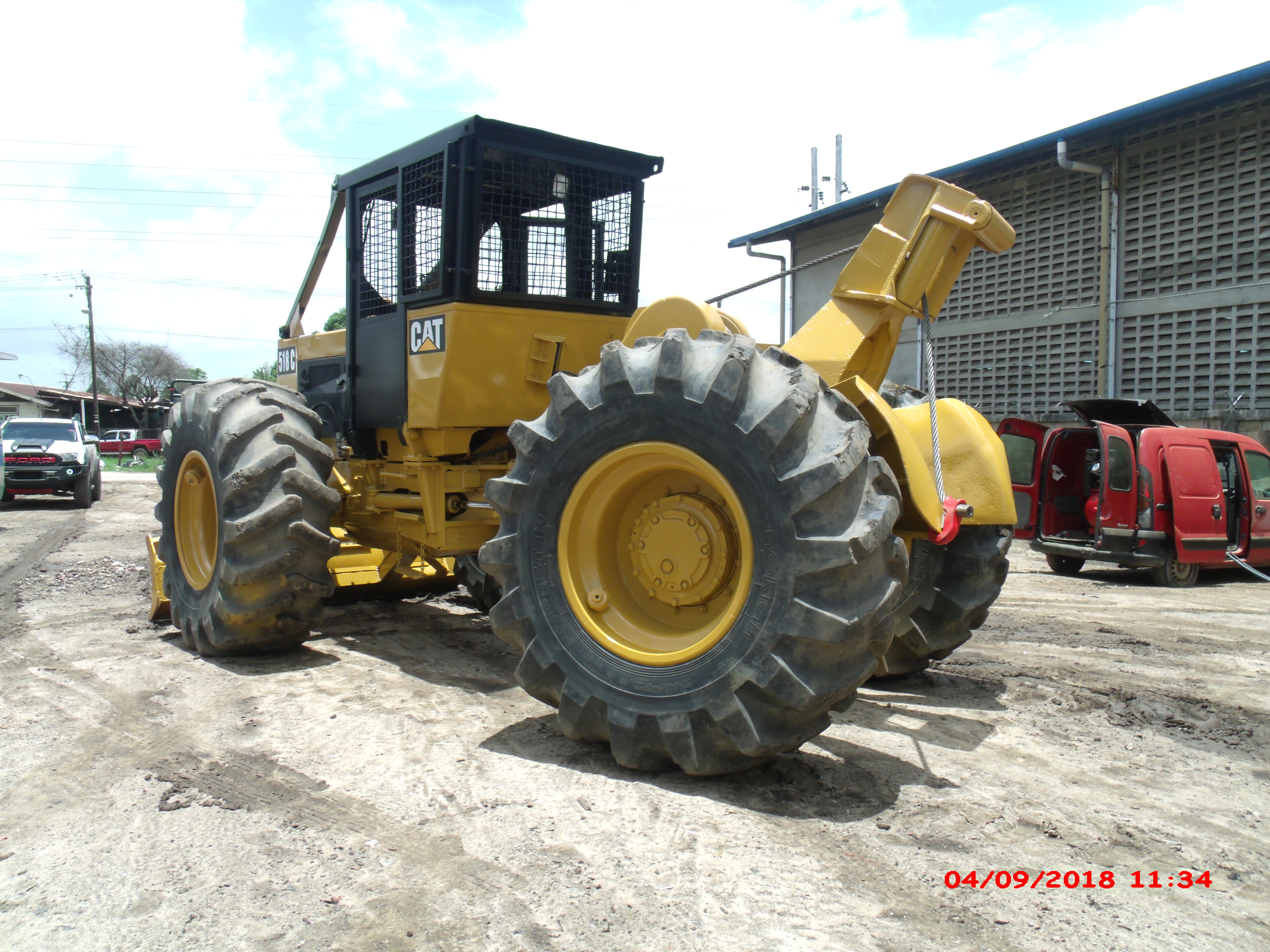 Het afleveren van een CAT 518C Skidder - Twahier Rostamkhan