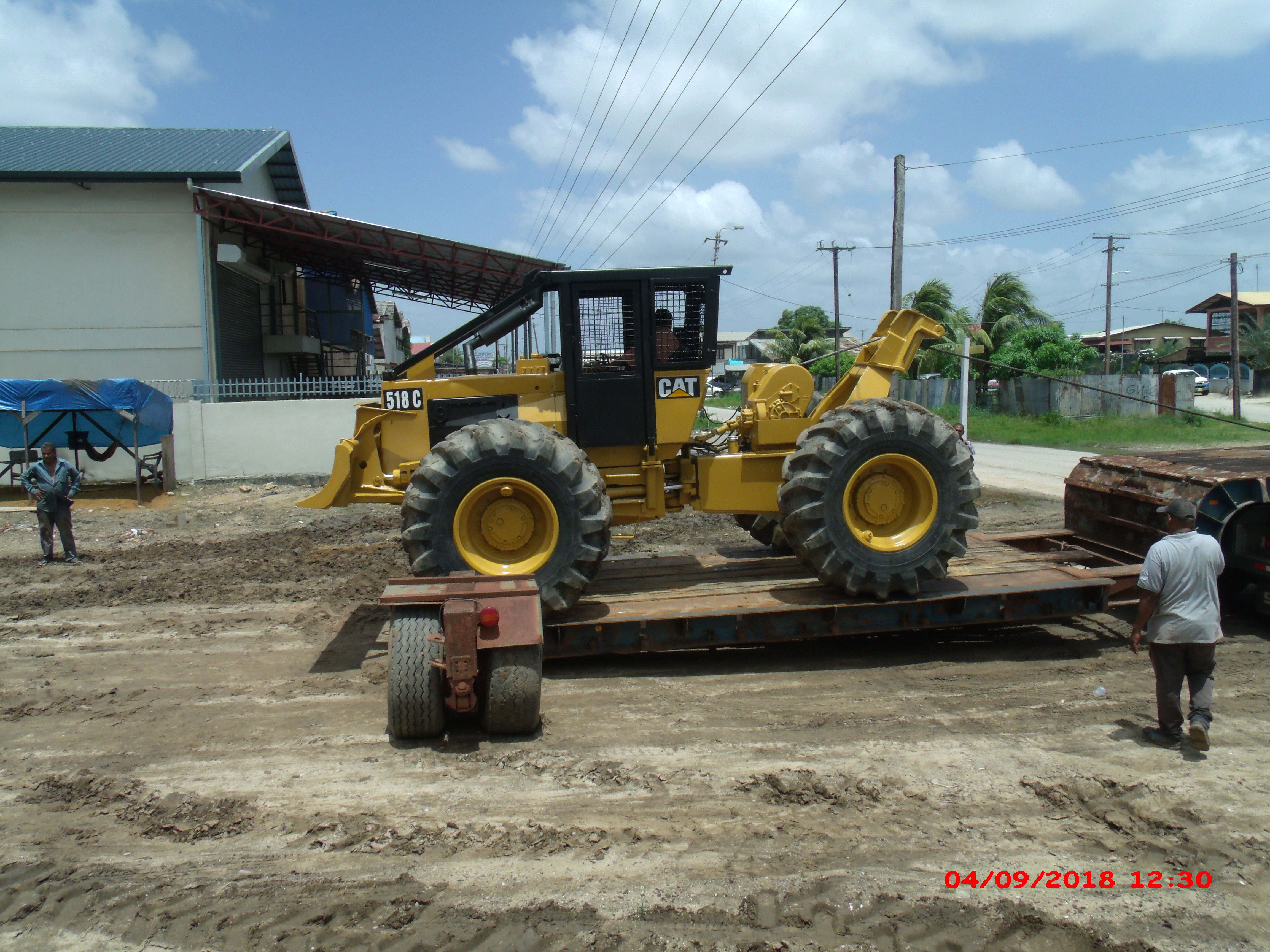 Het afleveren van een CAT 518C Skidder - Twahier Rostamkhan