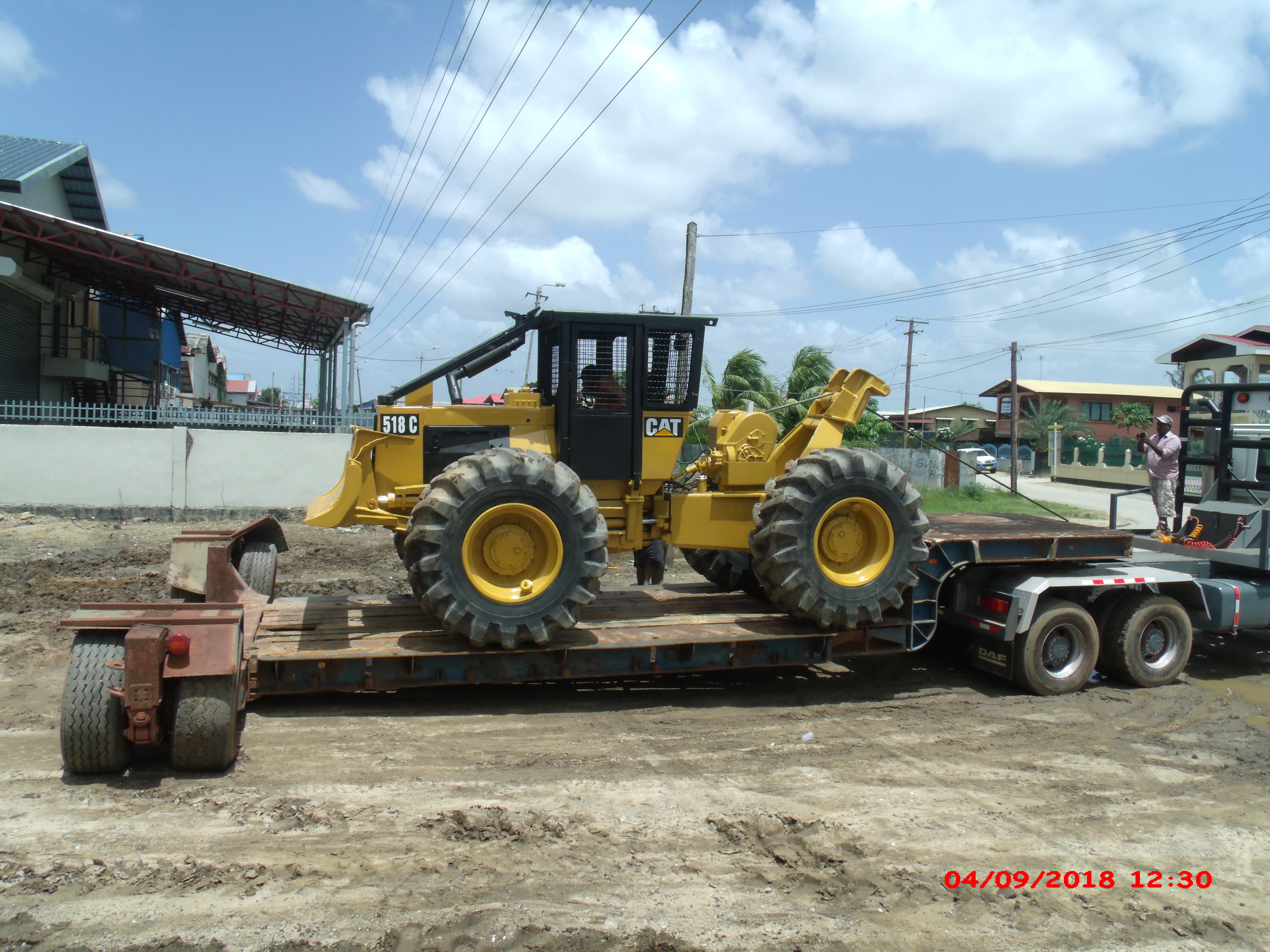 Het afleveren van een CAT 518C Skidder - Twahier Rostamkhan