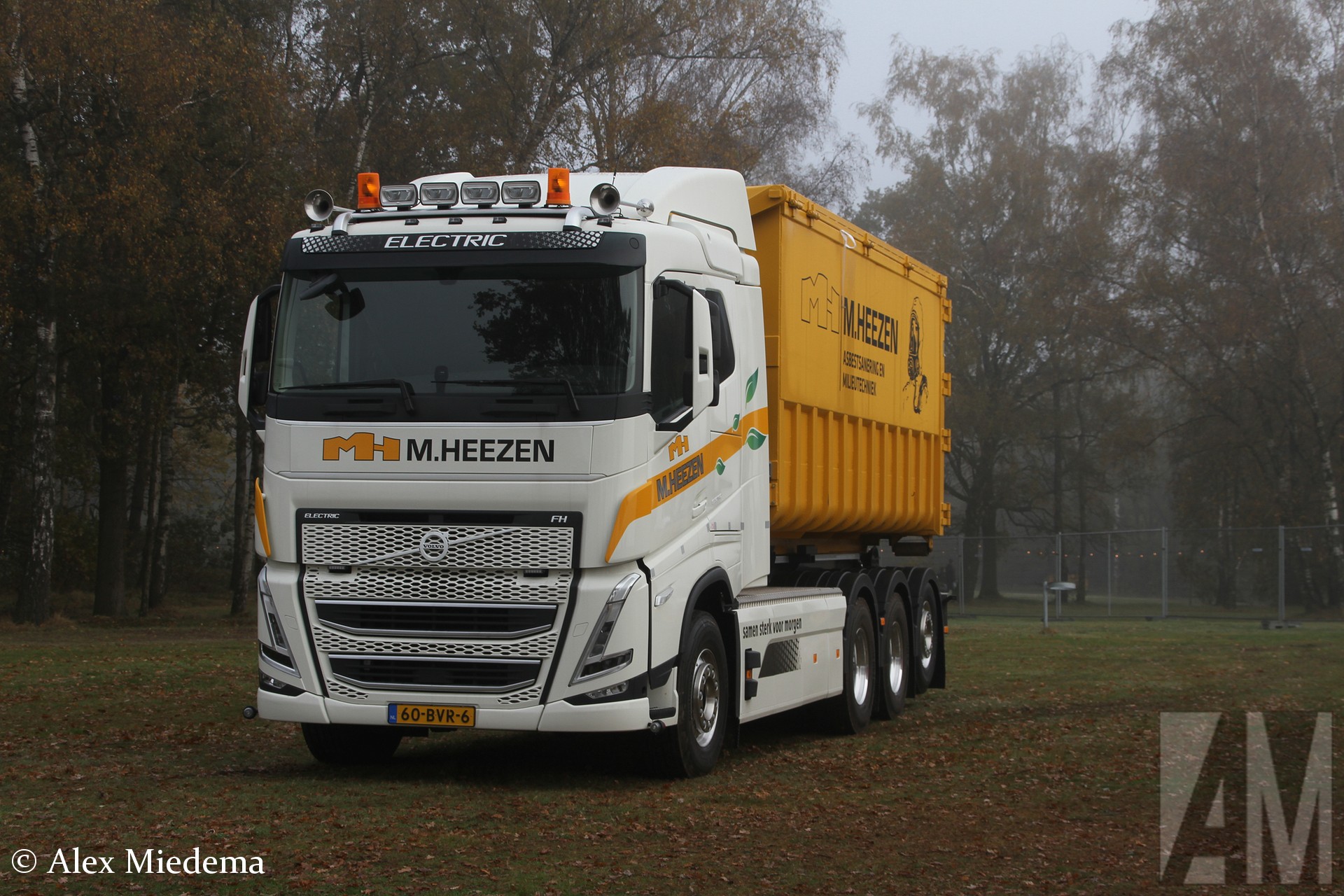 De eerste FH Electric 8x4 met VDL haakarm in Nederland is voor M ...