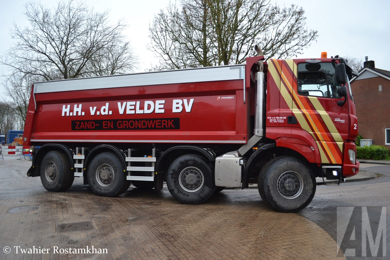 Twahier Rostamkhan maakte een ritje mee in een Tatra Phoenix van H.H ...
