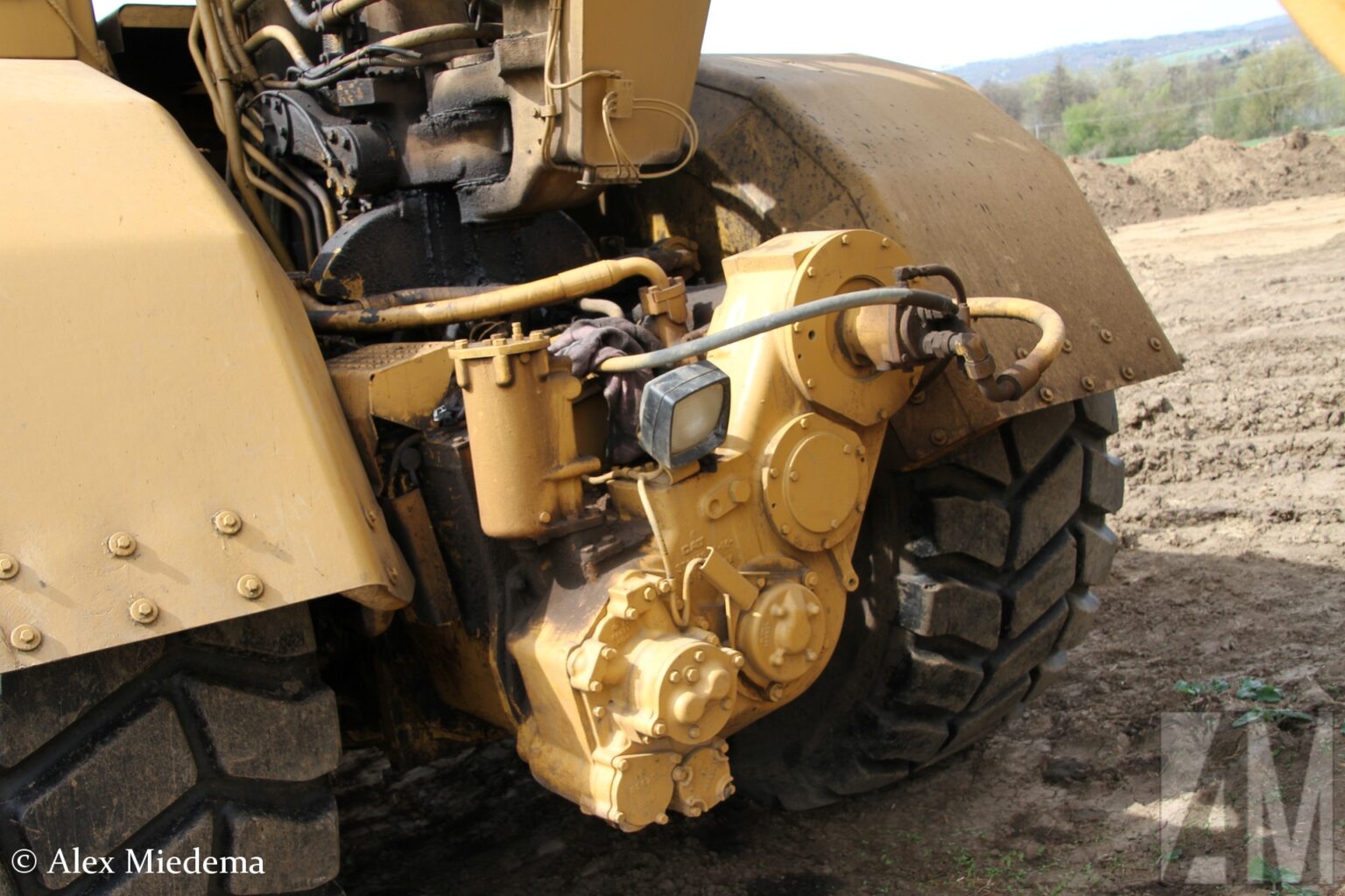 Imposante Caterpillar push-pull scraper gespot - Alex Miedema