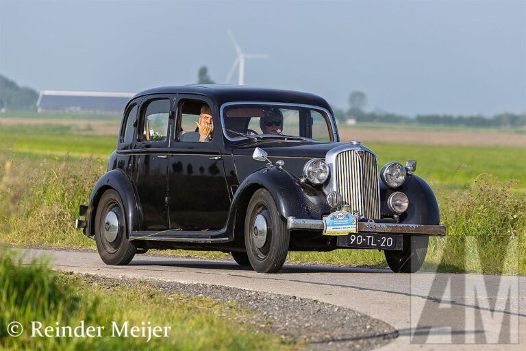 Reinder Meijer bij de zevenendertigste Oldtimer Elfstedentocht